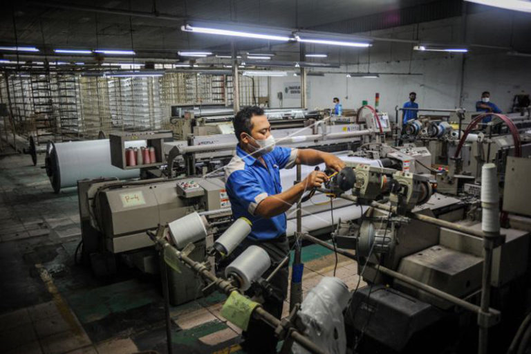 OPERATOR WEAVING ADALAH: Peran dan Tanggung Jawab dalam Industri Tekstil - Jual Rak Gudang Heavy ...