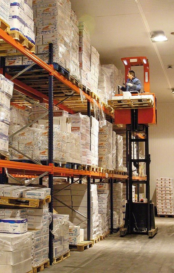 RAK PABRIK UKURAN BESAR UNTUK PENYIMPANAN BARANG PRODUKSI