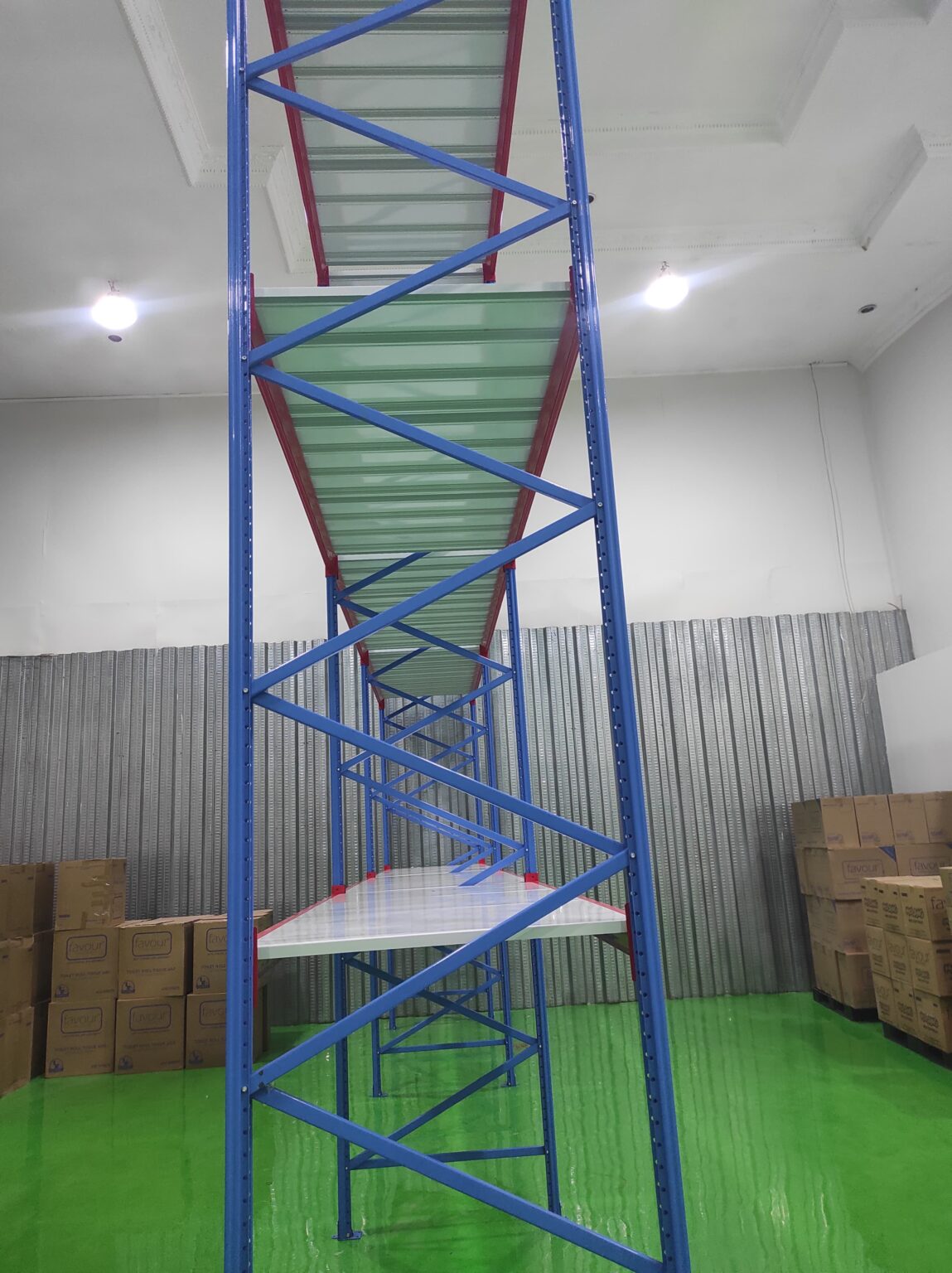 RAK BESI GUDANG UKURAN BESAR KAPASITAS 1 TON TIPE RR-1000